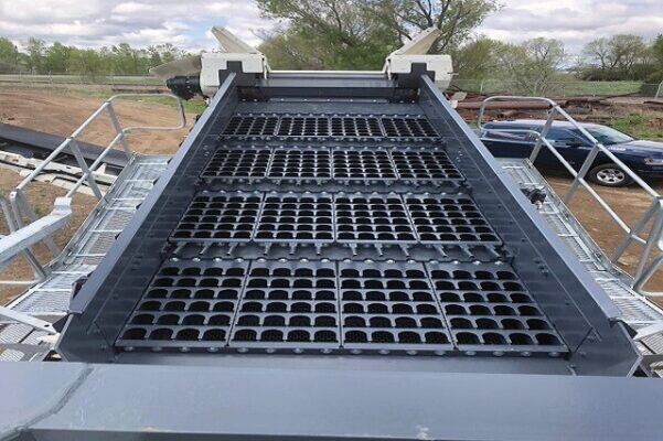 Mobile Screening Plants | T165 Mobile Screener | SPALECK